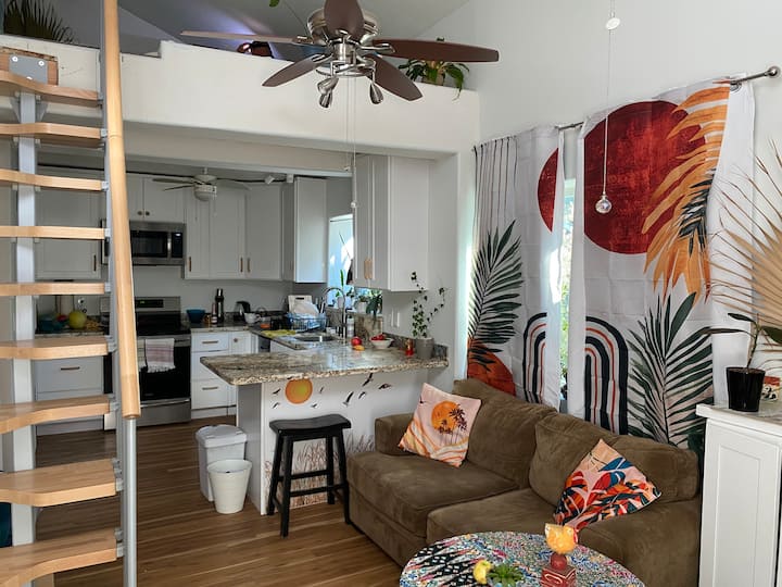 Maison Soleil
Bright 1br + Loft • Garden Views - Walnut Creek, CA