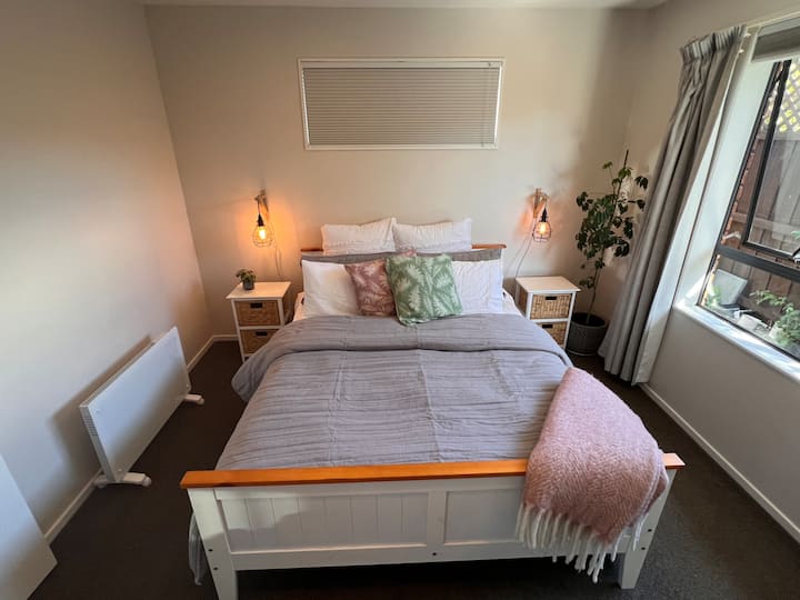 Perfectly Located En-suite Bedroom - 