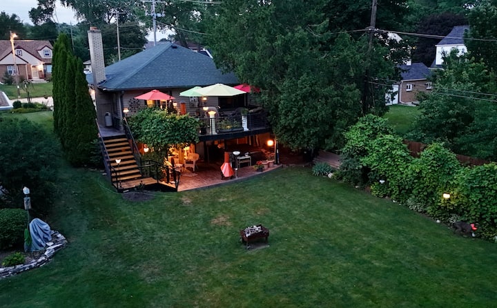 Cozy Private Music Themed Couples Getaway, Hot Tub - Oak Creek, WI