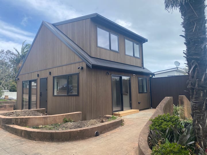 Chalet In The Heart Of Oneroa - Waiheke Island