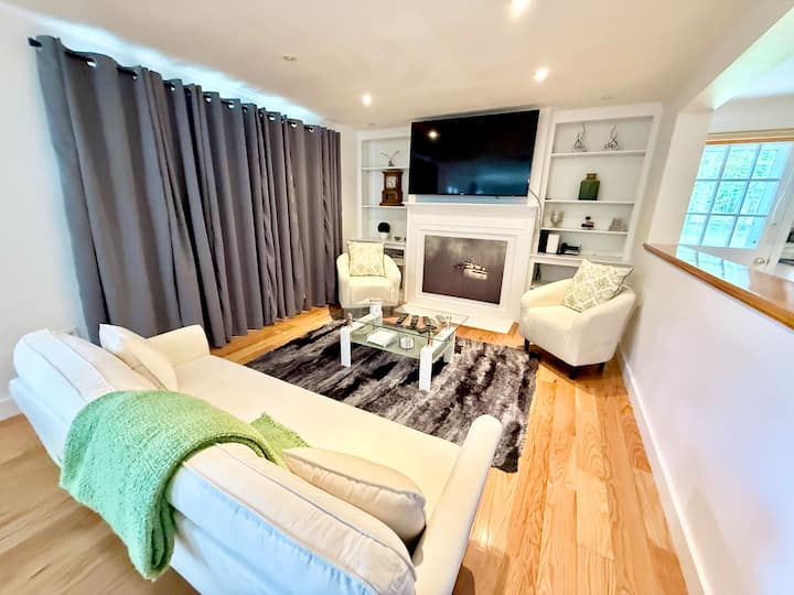 Martha's Vineyard Getaway | Hot Tub | 3br/2ba - West Tisbury, MA