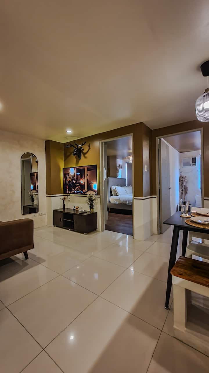 Hunter’s 2-br Near Sm North & Waltermart Muñoz - Quezon City