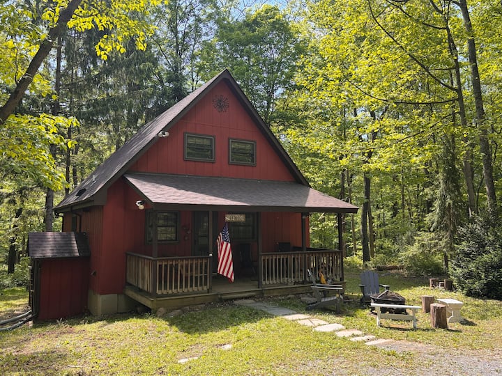“Little Red Cabin” In The Woods (Coolfont) - Berkeley Springs, WV