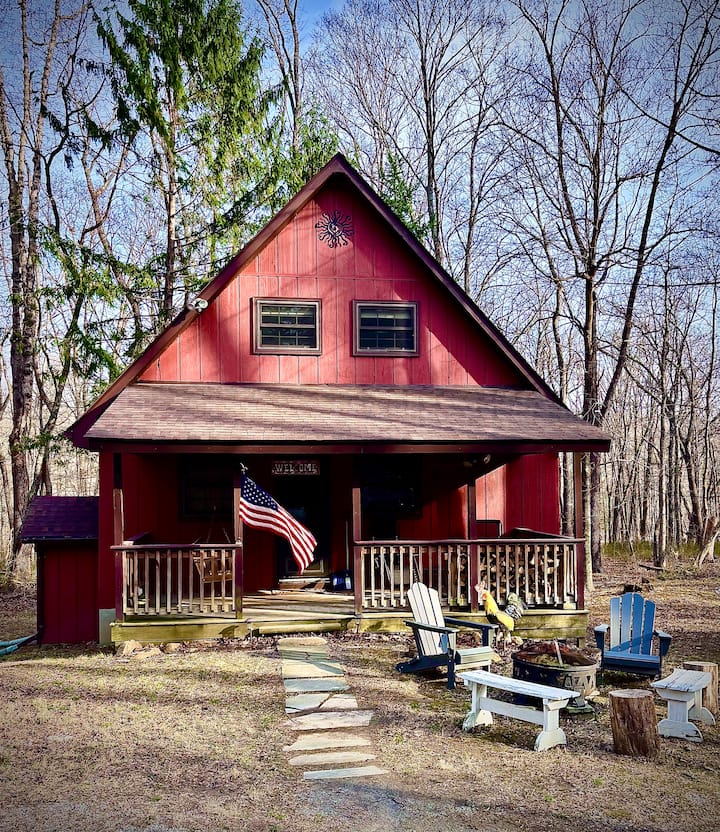 “Little Red Cabin” In The Woods (Coolfont) - Berkeley Springs, WV