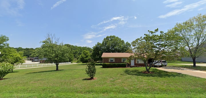 Peaceful Countryside Home, Pets Welcome - Mooresville, NC