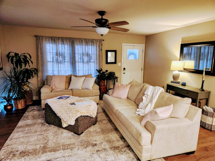 Cozy 2-bedroom Suite Off Stadium - Columbia, MO