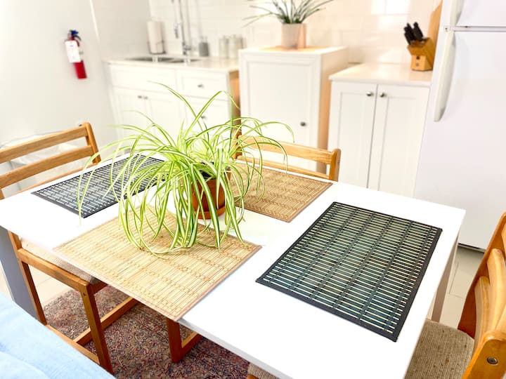 Excellent Private Suite In Bloor West Village - Toronto