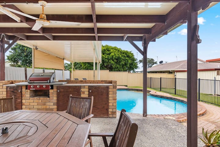 The Aussie Classic: Poolside Living By The Marina - Hervey Bay