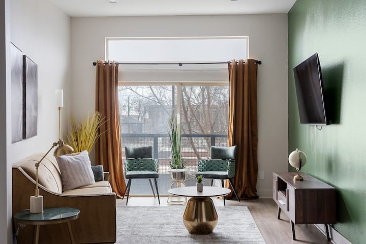 Serene King Bed Hideaway - Dallas, TX