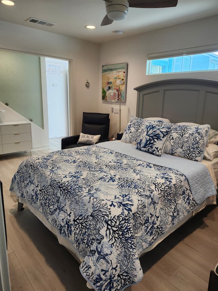 5* Suite Downtown Carlsbad Ca April May June Open - Carlsbad, CA