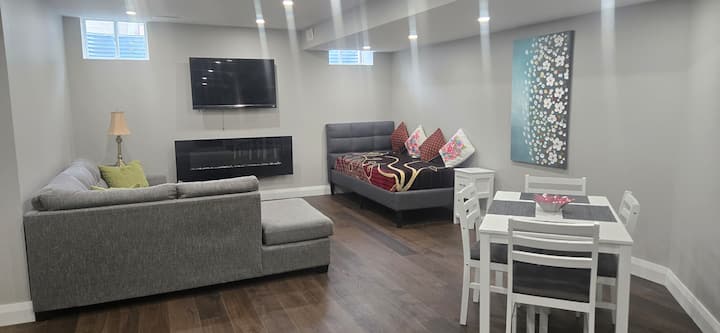 Lakeside Private 1 Bedroom Luxury Apt. - Bowmanville