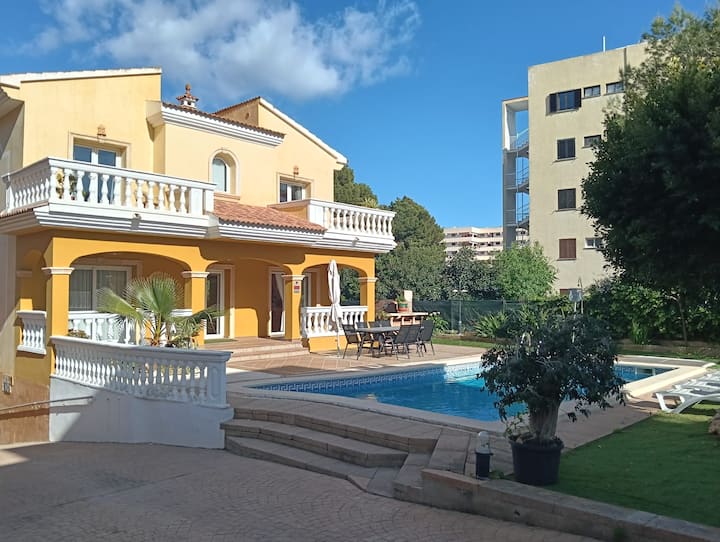 Villa Francisca
Piscina & Barbacoa
Etv7846.1000m2 - Magaluf