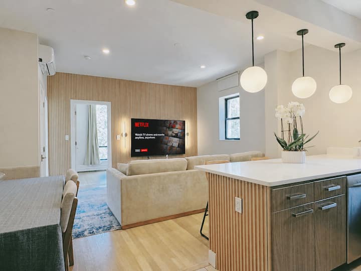 Spacious 4 Br Manhattan Flat Full-floor W Balcony - Manhattan, NY