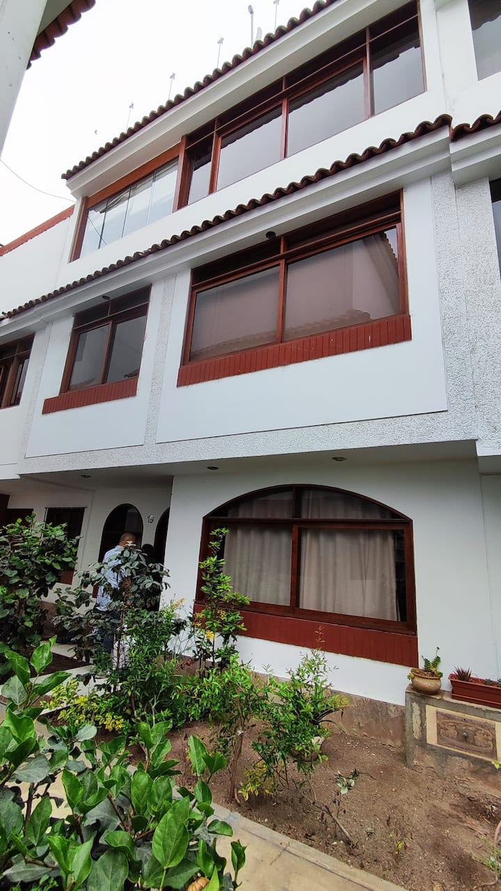 Cozy 4-story Home Near Us Embassy Exclusive Area - Peru