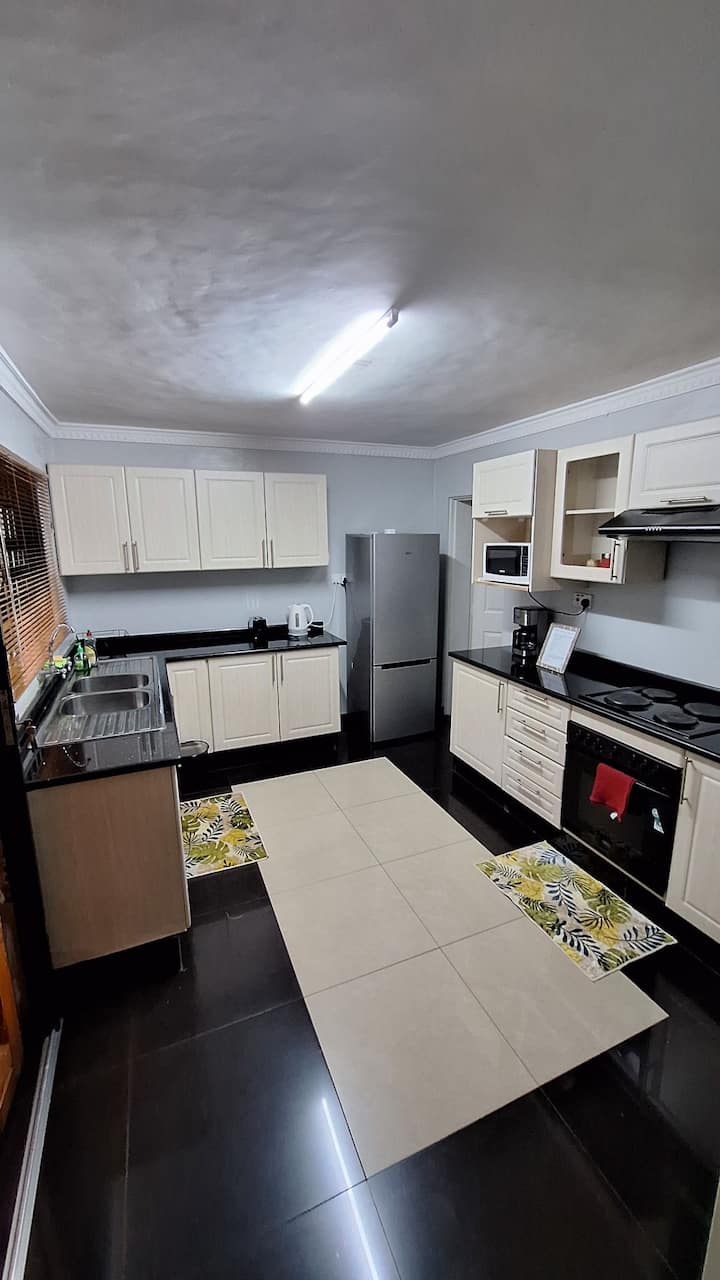 Peaceful & Modern Holiday Home (Acacia) - Lilongwe