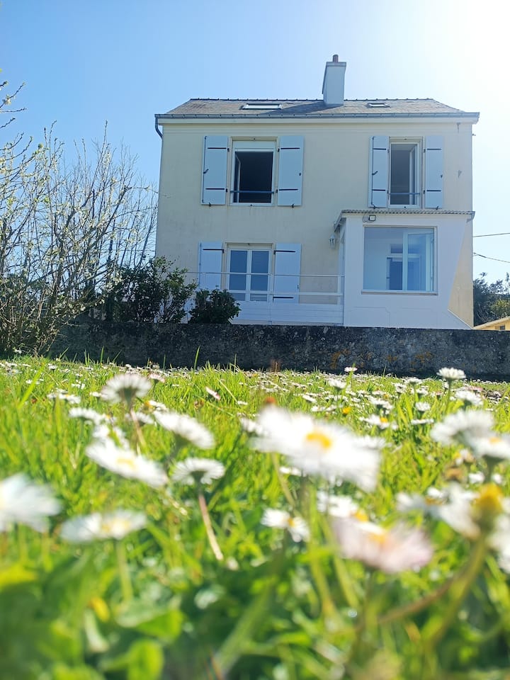 Maison Chaleureuse Et Familiale Idéalement Située. - Groix