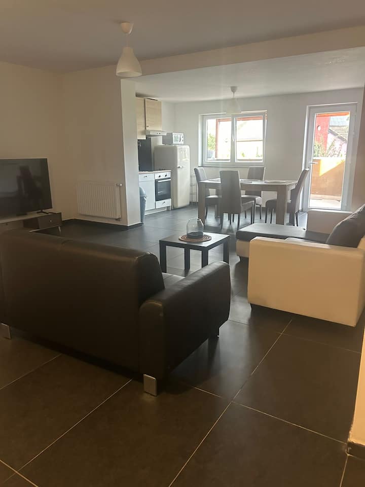 Appart/2 Chambres
Aéroport/h Marie Curie
Terrasse - Charleroi