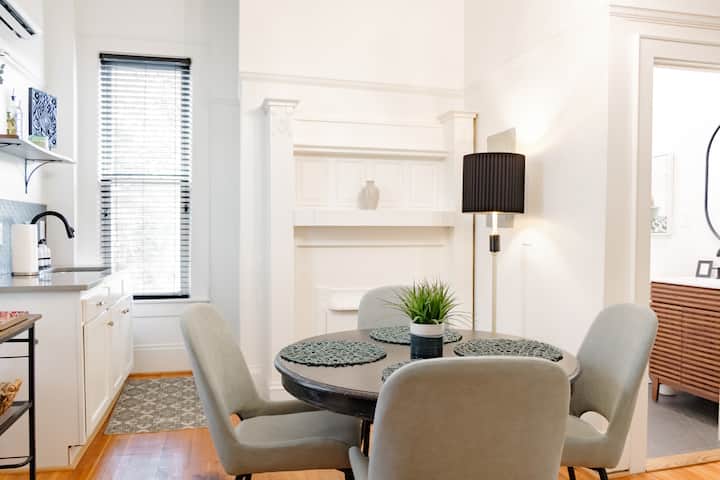 Bohemian King Loft In Historic Highland Park - Birmingham, AL