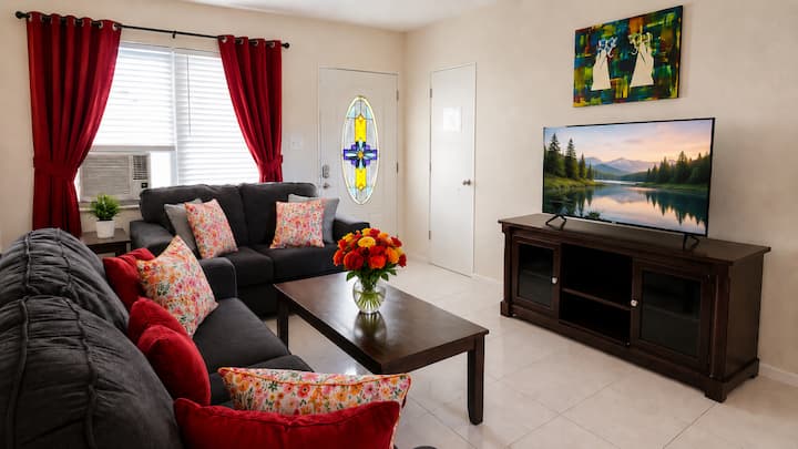 2br Home Near Airport, Bbq Grill, Big Yard & Patio - Orlando, FL