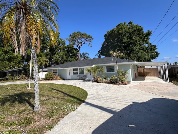 Adorable 2 Bed/2 Bath And Pet Friendly! - Largo, FL