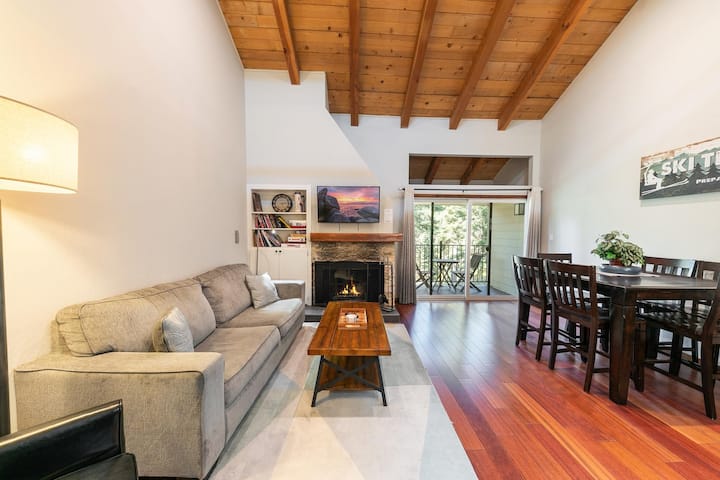 Cozy Tahoe Escape | Sleeps 7 + Pets Ok - Tahoe City, CA
