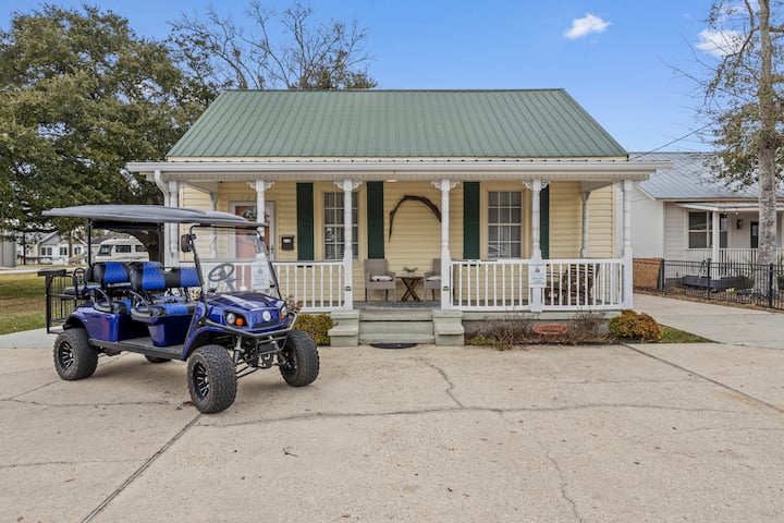Walk To Downtown + Game Room + Golf Cart |Sleeps 9 - Ocean Springs, MS
