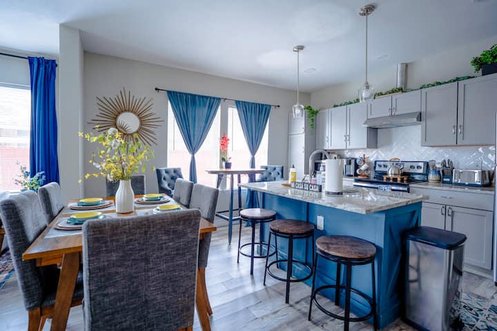 Spacious!3br/3ba Nr Dtwn Sleep13 Gated Petfriendly - Dallas, TX