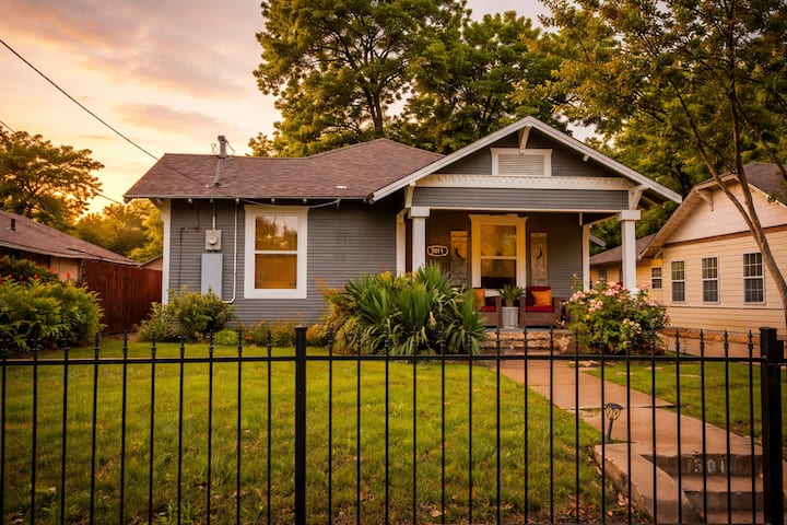 Historic Dallas Bungalow | 3br/3ba | Gated Parking - Dallas, TX