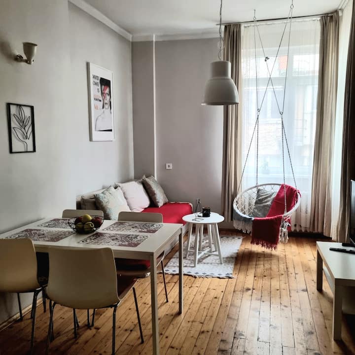 Cozy & Stylish Apartment In The Heart Of Sofia - Sofia Airport (SOF)