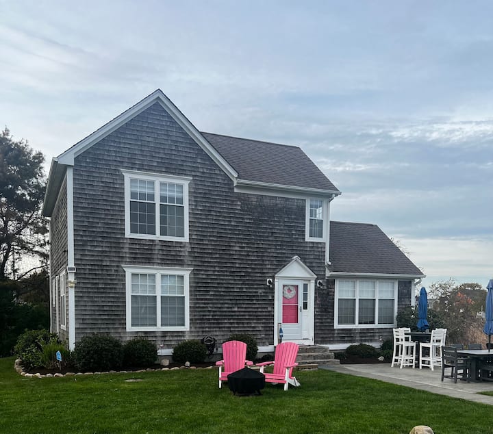 Quiet , Private Yard - Walk To Beach - Rhode Island