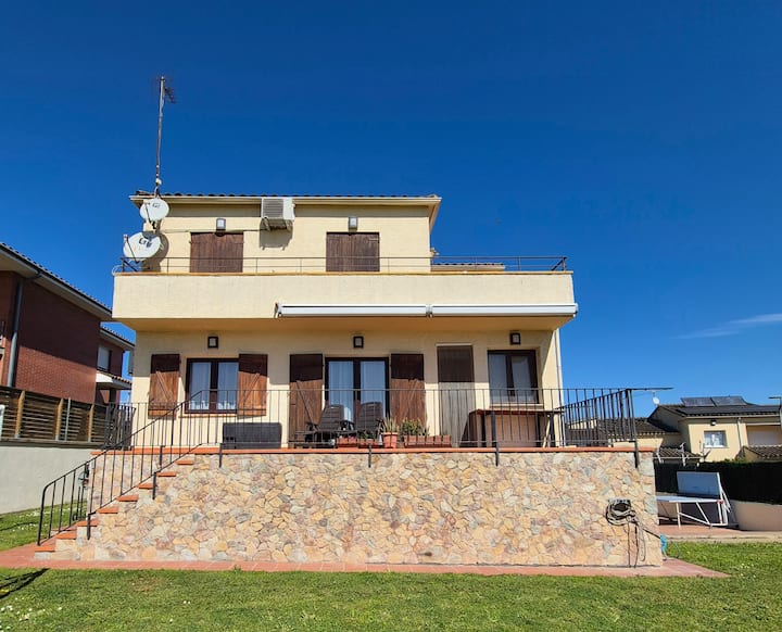 Большой загородный дом в спокойном месте - Caldes de Malavella