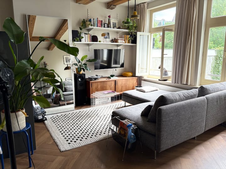 Historic City Center Studio: Canal Side Apartment - Zaandam