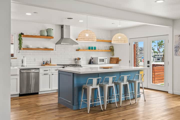 Coastal Farmhouse, Beach, Parking - San Diego
