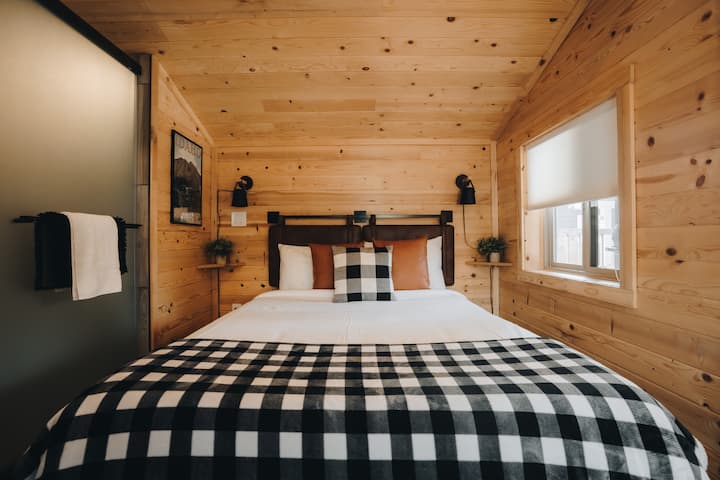 Aspen Studio Cabin @ Blue Buffalo Resort - Island Park, ID