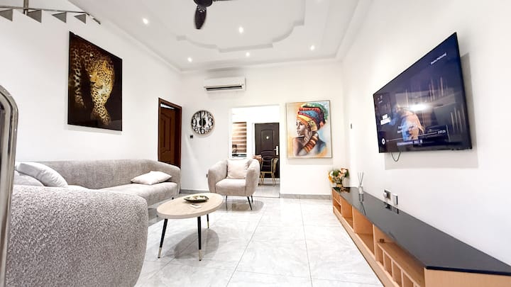 Lovely 2bedroom| Queen Beds| Standby Power | Wifi - Accra