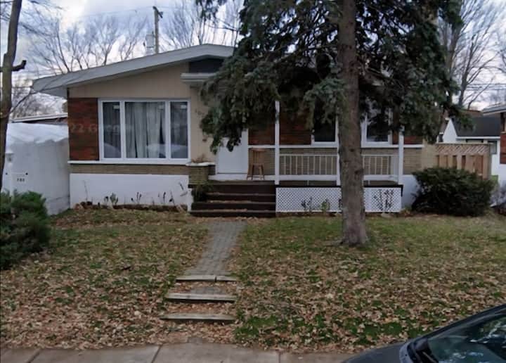 X8 Chambre Privée Queen+wifi Sous-sol - Laval