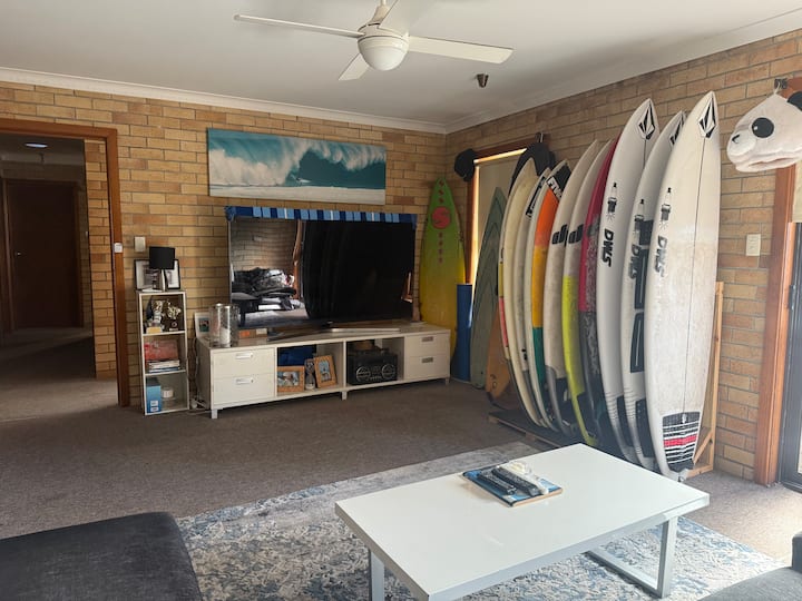 A Delicious, Waterfront Home On The Canal - Surfers Paradise