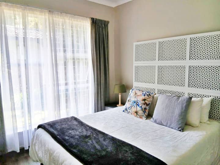 Spacious 1 Bedroom Guest Suite, Free Parking - Klerksdorp