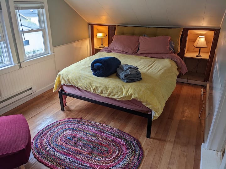 Cozy 1-bedroom With Moonrise Balcony - Madison