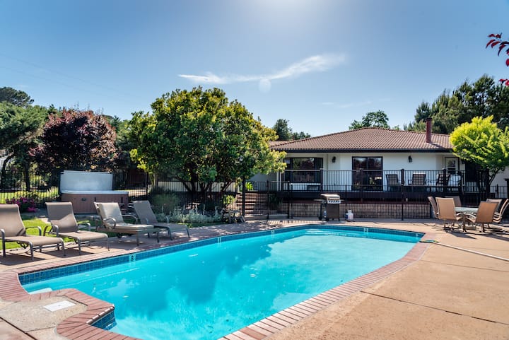 Pool + Chef's Kitchen Downtown + Wine Country - Paso Robles, CA