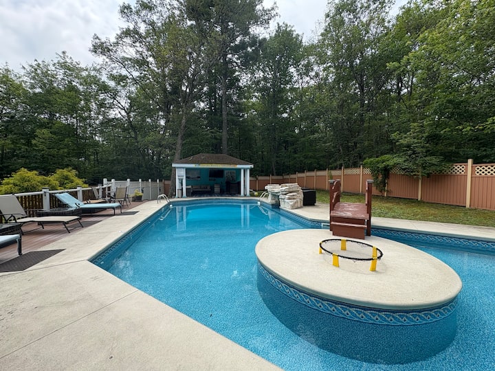 Cheerful 5-bedroom Resort With Heated Pool - Delaware Water Gap, PA