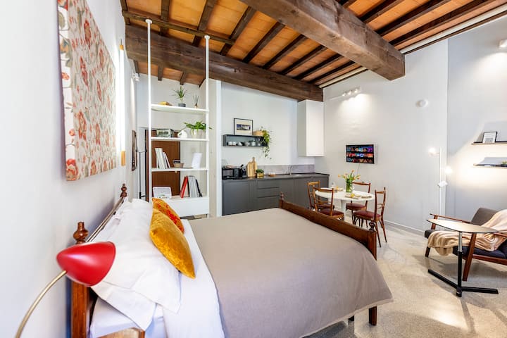 Bright Studio In The Historic Center, Strong Wi-fi - Parme