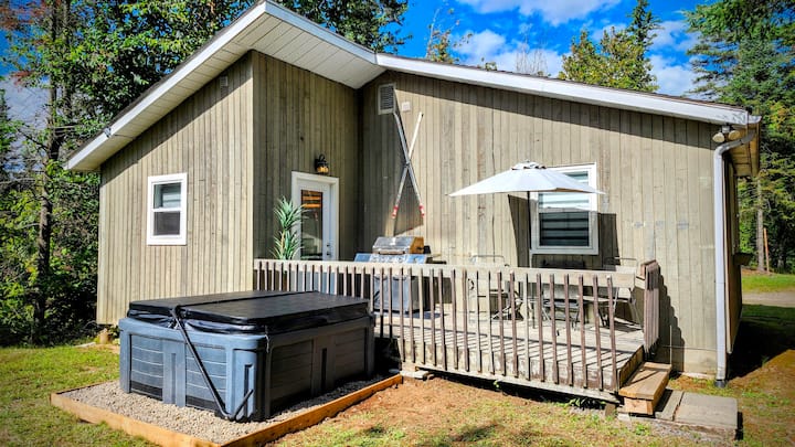 Charming Cottage/nature Backyard/spa In Tremblant - モントランブラン