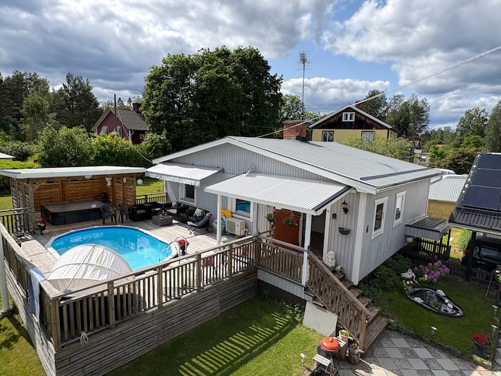 Hela Stuga För 8 Personer, Har 8 Sängplatser - Sandviken