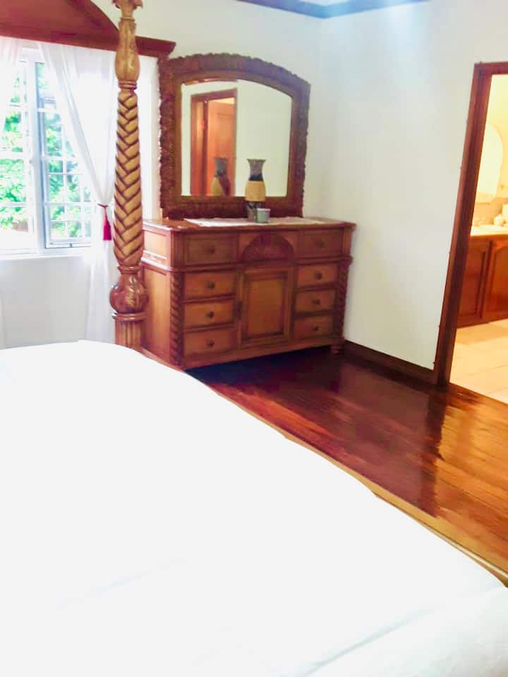 Embassy Suite 2nd Bedroom Bed&breakfast - Belmopan
