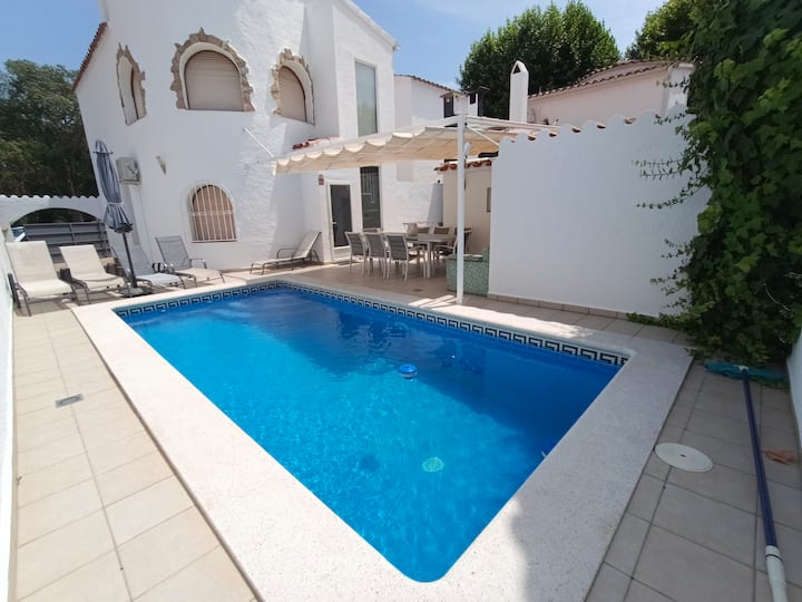 003 Chalet Avec Piscine - Empuriabrava