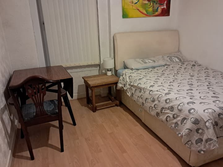 Lovely Bedroom In Cosy Apartment Glasgow City - Glasgow