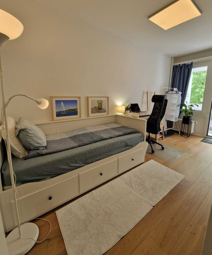 Peaceful Garden-view Room At Lancy Bachet Station - Geneva