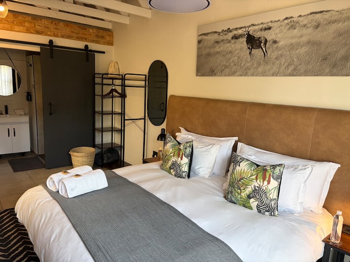 2-ortambo 10 Minutes, Secure Prime Area,wifi - Kempton Park