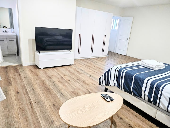 Separate Private Access Big Master Suite No Pet - Norwalk, CA